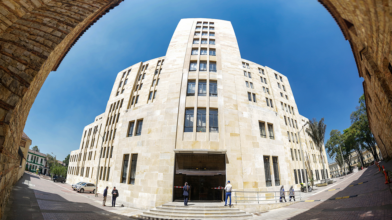Fitch reafirma calificación crediticia de Colombia en BB+ con ...