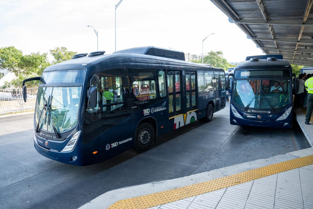 Nueva flota para Transmetro: alcalde Char recibe nuevos buses que se ...